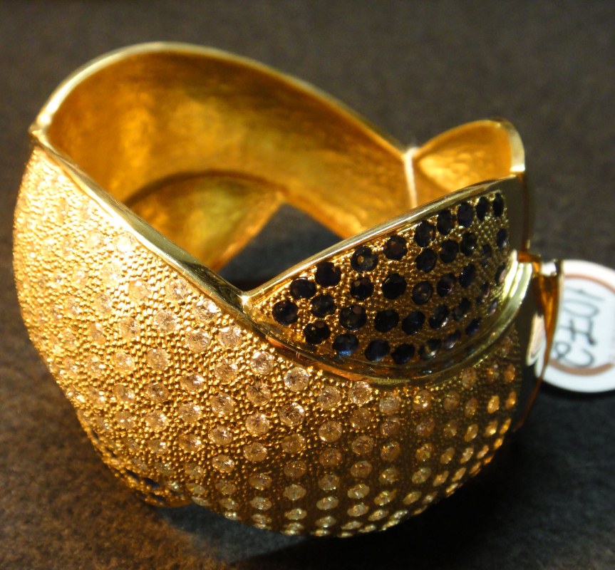 Magnífica pulseira escrava em ouro 18K com 165 brilhant