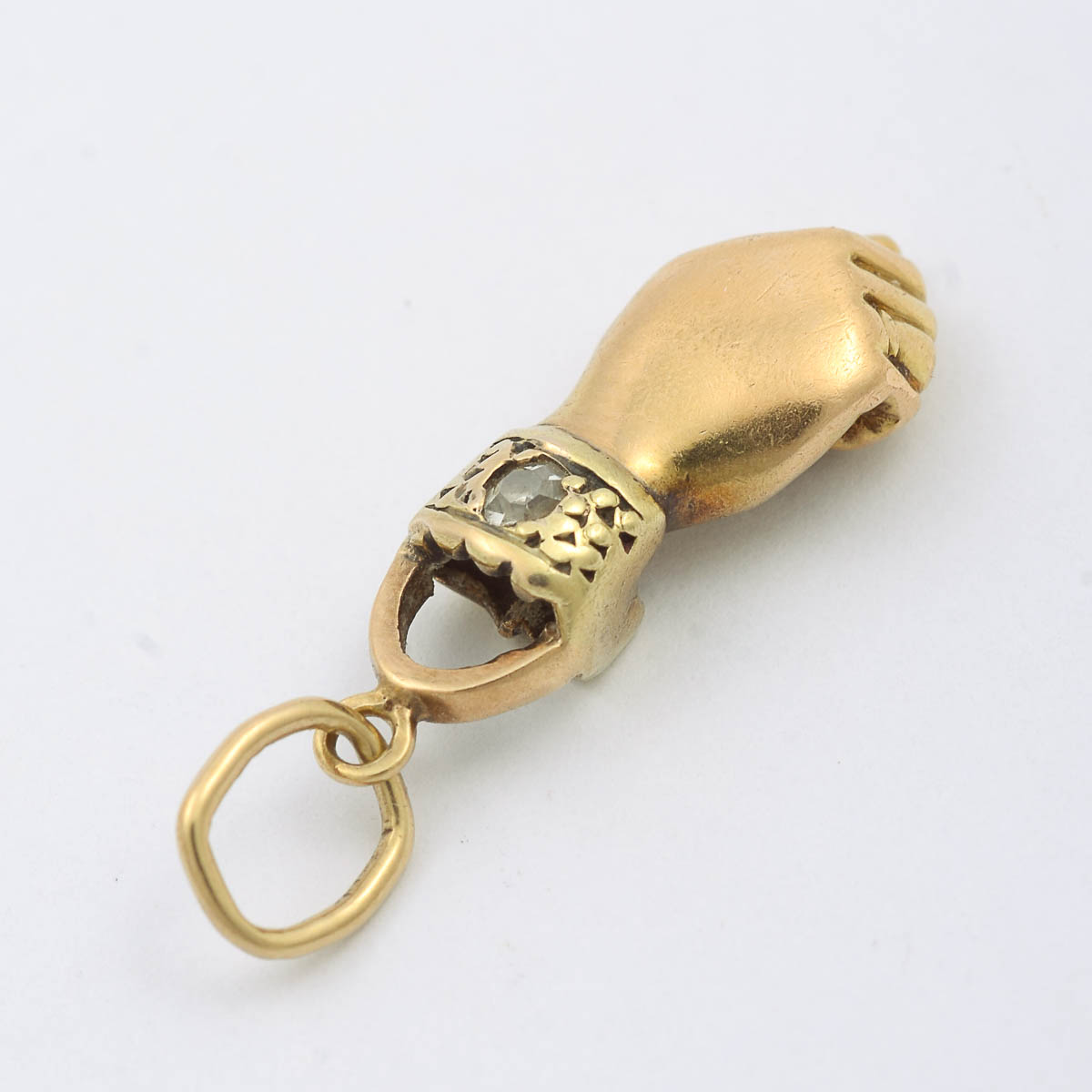 JOIA CRIOULA. Figa em ouro 18k do séc. XIX, adornada no